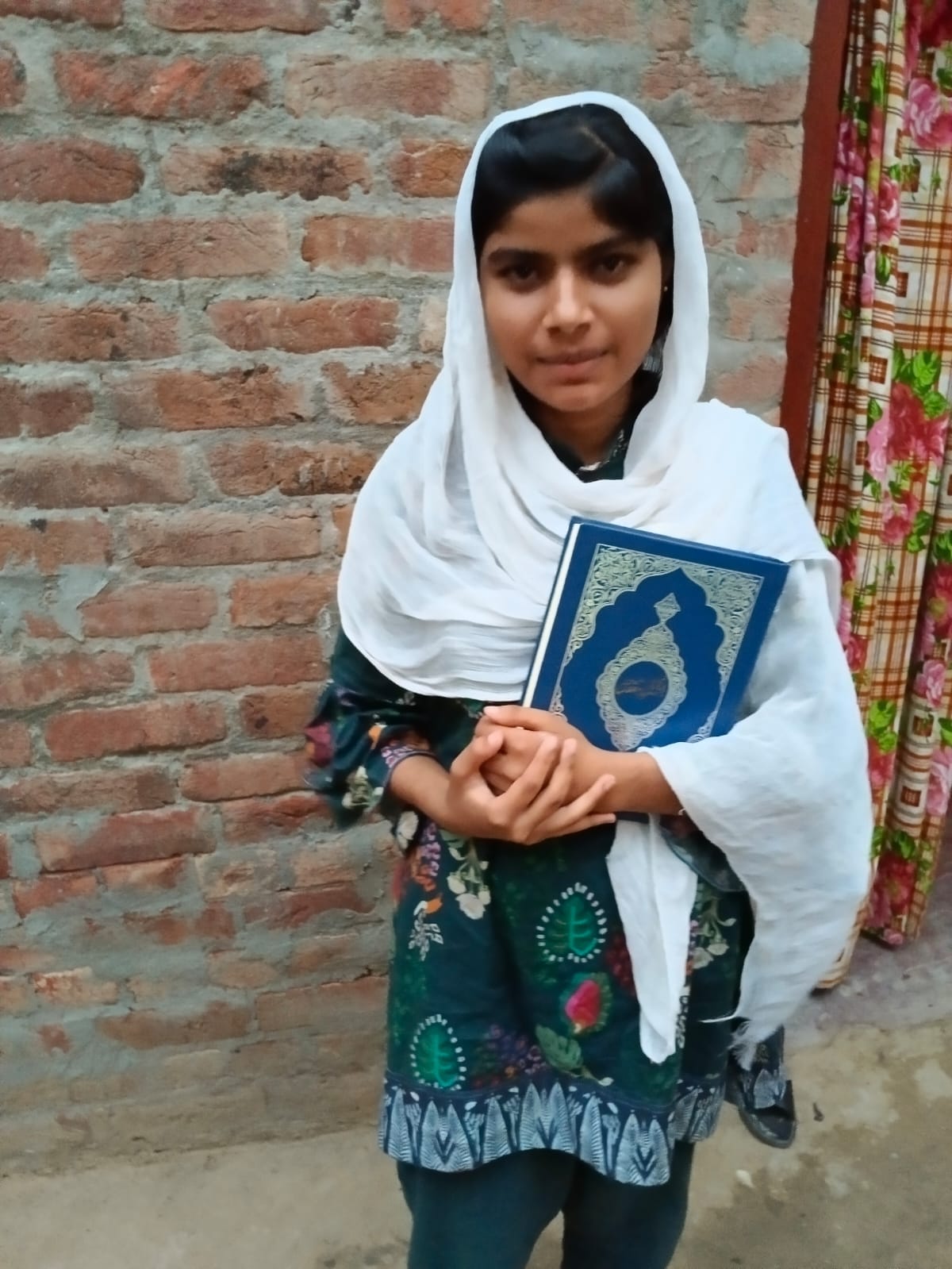 Distributing Free Urdu Bibles in Pakistan | Free Urdu Bibles